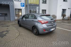 Pelēks Hyundai i30 2014 Rīga, ar dzinēja tilpumu 1.40 L un nobraukumu 228 tūkst. km par 4000 €, foto 3 vietnē AUTOMOTO.COM.LV
