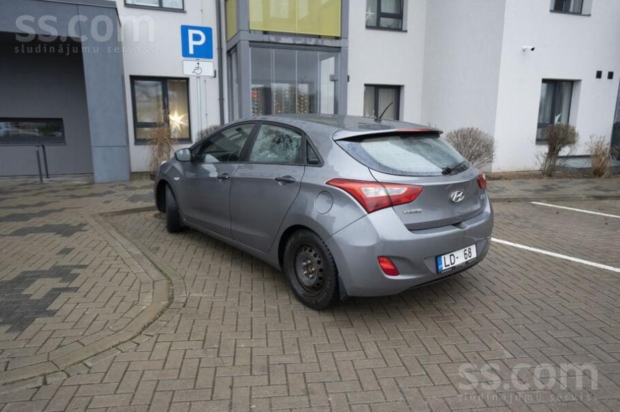 Pelēks Hyundai i30 2014 Rīga, ar dzinēja tilpumu 1.40 L un nobraukumu 228 tūkst. km par 4000 €, foto 3 vietnē AUTOMOTO.COM.LV
