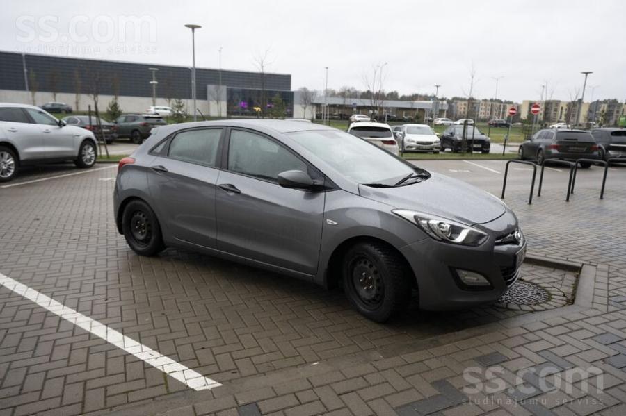 Pelēks Hyundai i30 2014 Rīga, ar dzinēja tilpumu 1.40 L un nobraukumu 228 tūkst. km par 4000 €, foto 4 vietnē AUTOMOTO.COM.LV