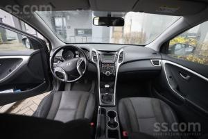 Pelēks Hyundai i30 2014 Rīga, ar dzinēja tilpumu 1.40 L un nobraukumu 228 tūkst. km par 4000 €, foto 5 vietnē AUTOMOTO.COM.LV