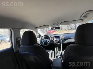 Pelēks Hyundai i30 2014 Rīga, ar dzinēja tilpumu 1.40 L un nobraukumu 342 tūkst. km par 3500 €, foto 8 vietnē AUTOMOTO.COM.LV