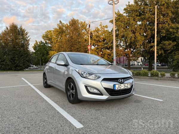 Hyundai i30 2014 Rīga vietnē Pelēks Hyundai i30 2014 Rīga, ar dzinēja tilpumu 1.40 L un nobraukumu 301 tūkst. km par 3200 €, foto 1 vietnē AUTOMOTO.COM.LV
