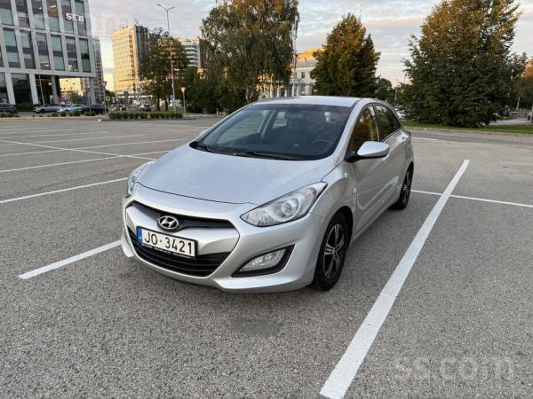 Hyundai i30 2014 Rīga vietnē Pelēks Hyundai i30 2014 Rīga, ar dzinēja tilpumu 1.40 L un nobraukumu 301 tūkst. km par 3200 €, foto 3 vietnē AUTOMOTO.COM.LV