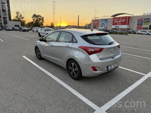 Hyundai i30 2014 Rīga vietnē Pelēks Hyundai i30 2014 Rīga, ar dzinēja tilpumu 1.40 L un nobraukumu 301 tūkst. km par 3200 €, foto 4 vietnē AUTOMOTO.COM.LV