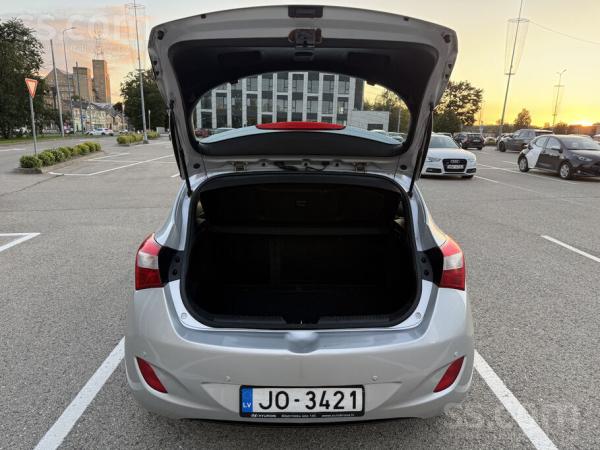 Hyundai i30 2014 Rīga vietnē Pelēks Hyundai i30 2014 Rīga, ar dzinēja tilpumu 1.40 L un nobraukumu 301 tūkst. km par 3200 €, foto 6 vietnē AUTOMOTO.COM.LV