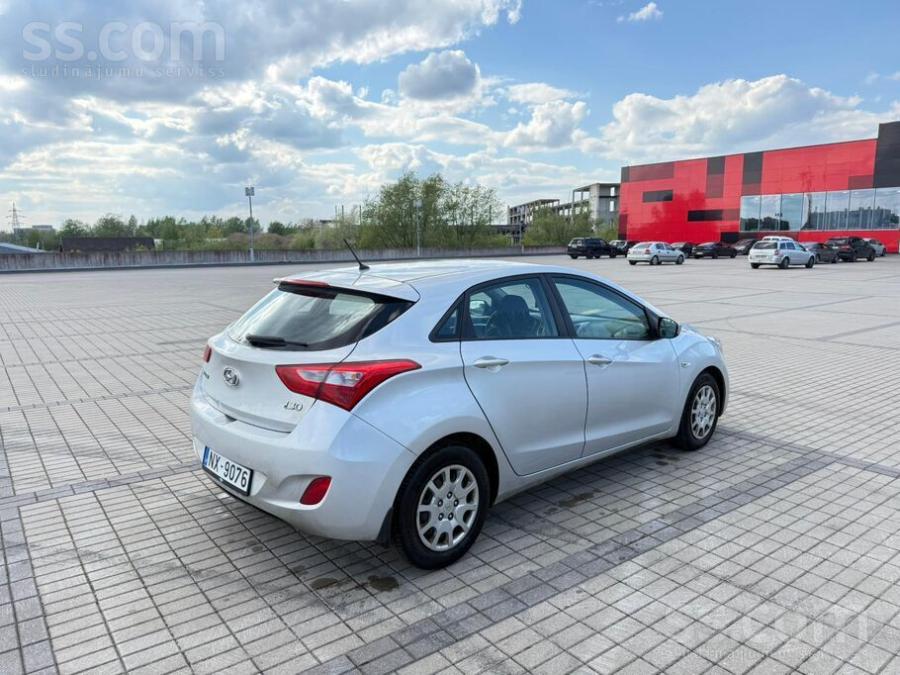 Pelēks Hyundai i30 2015 Rīga, ar dzinēja tilpumu 1.40 L un nobraukumu 225 tūkst. km par 3000 €, foto 4 vietnē AUTOMOTO.COM.LV