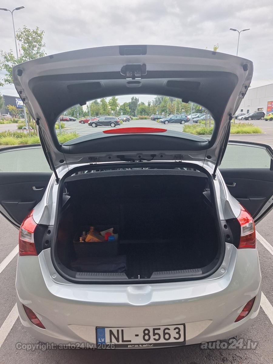 Grey Hyundai i30 2015 in Riga, with an engine capacity of 1.40 L and mileage of 180 thousand km for 4190 €, photo 15 on AUTOMOTO.COM.LV