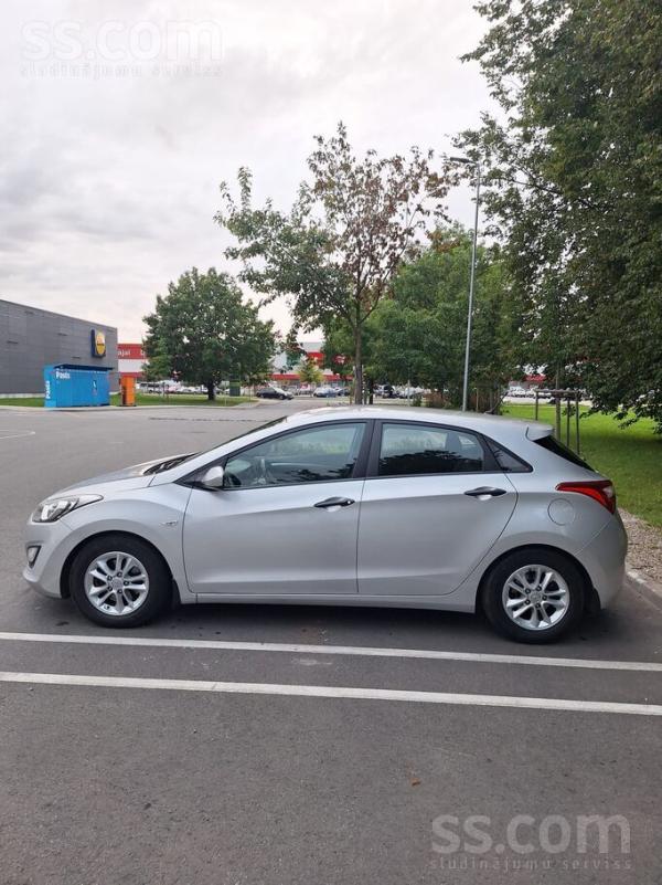 Grey Hyundai i30 2015 in Riga, with an engine capacity of 1.40 L and mileage of 180 thousand km for 4190 €, photo 2 on AUTOMOTO.COM.LV