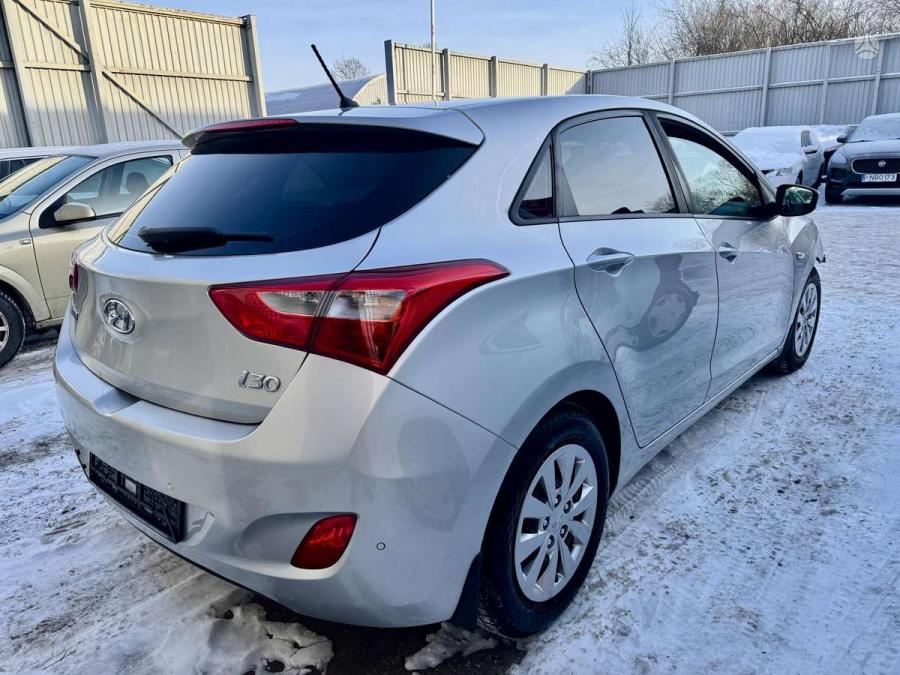 Pelēks Hyundai i30 2016 Marijampole, ar dzinēja tilpumu 1.40 L un nobraukumu 243 tūkst. km par 3350 €, foto 4 vietnē AUTOMOTO.COM.LV