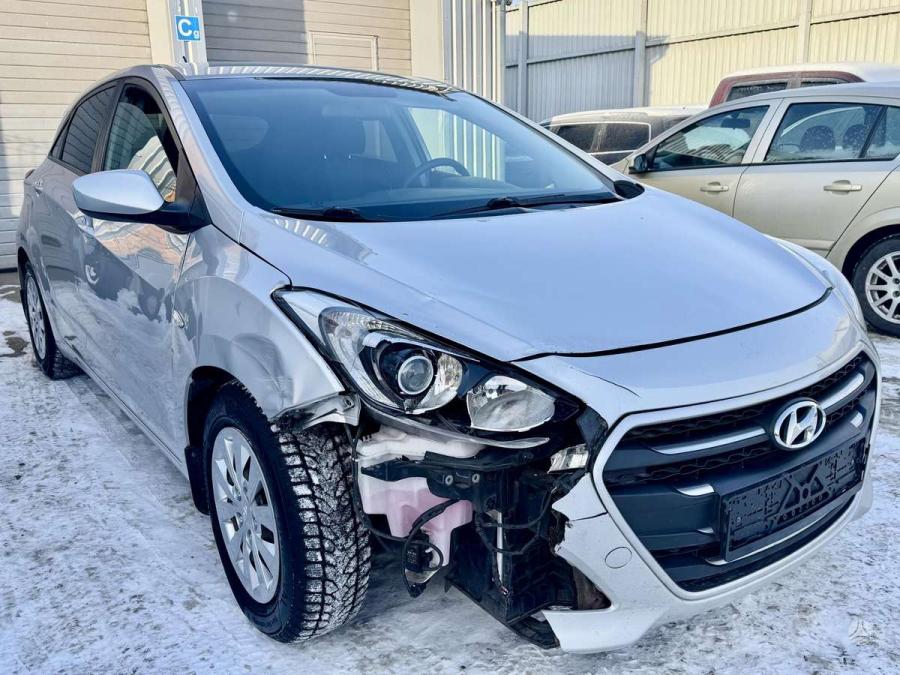 Pelēks Hyundai i30 2016 Marijampole, ar dzinēja tilpumu 1.40 L un nobraukumu 243 tūkst. km par 3350 €, foto 5 vietnē AUTOMOTO.COM.LV