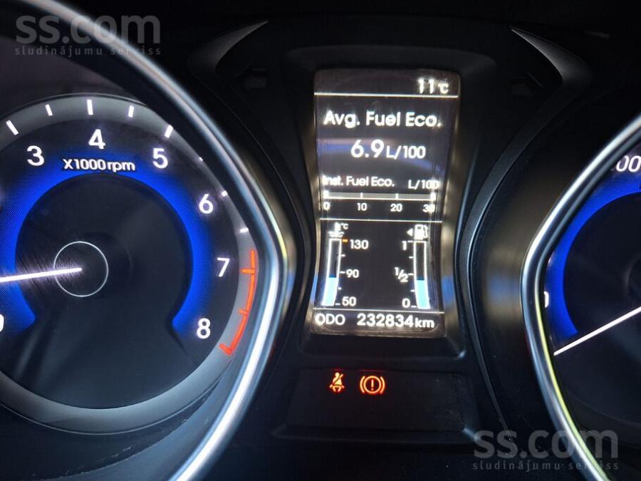 Grey Hyundai i30 2016 in Riga, with an engine capacity of 1.60 L and mileage of 233 thousand km for 4800 €, photo 3 on AUTOMOTO.COM.LV