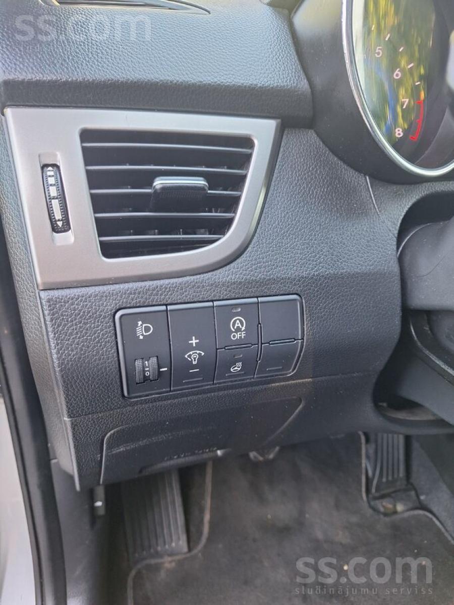 Grey Hyundai i30 2016 in Riga, with an engine capacity of 1.60 L and mileage of 233 thousand km for 4800 €, photo 6 on AUTOMOTO.COM.LV