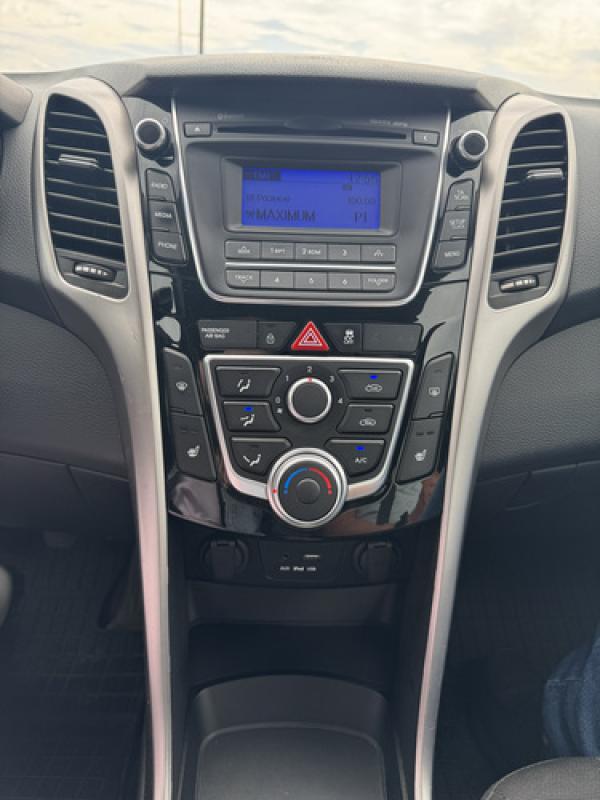 Pelēks Hyundai i30 2016 Narva, ar dzinēja tilpumu 1.40 L un nobraukumu 165 tūkst. km par 5750 €, foto 9 vietnē AUTOMOTO.COM.LV