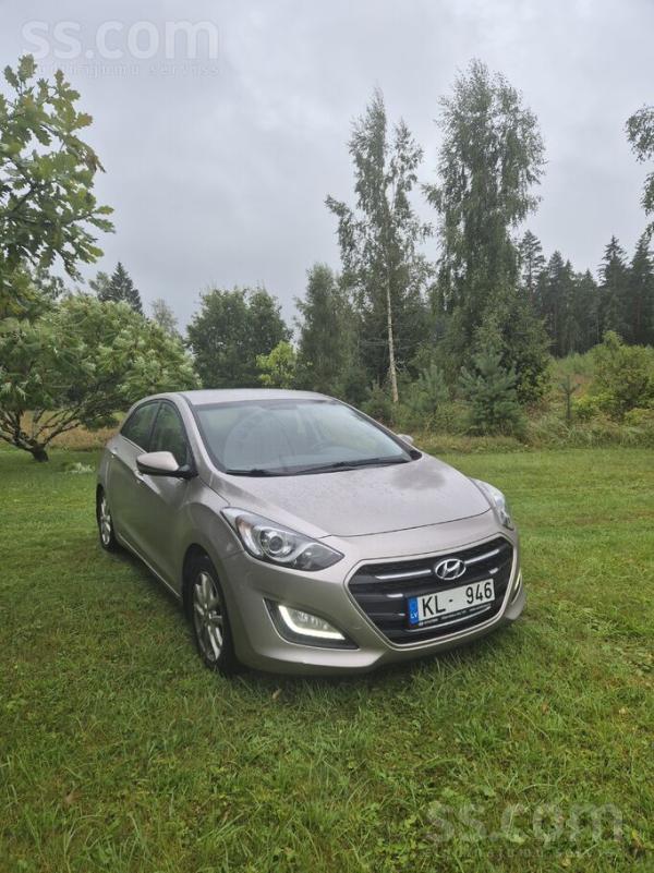 Grey Hyundai i30 2016 in Riga, with an engine capacity of 1.60 L and mileage of 175 thousand km for 1200 €, photo 2 on AUTOMOTO.COM.LV