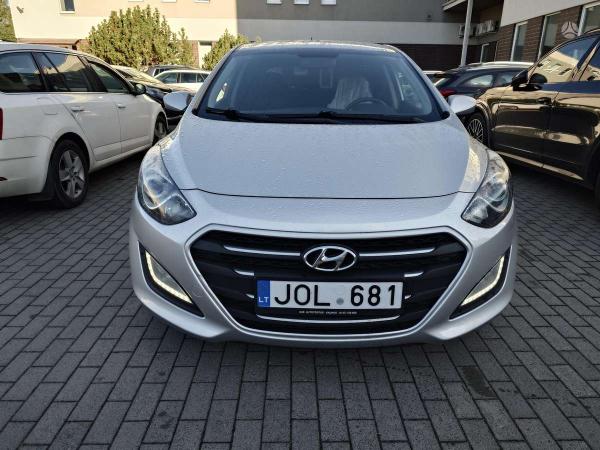 Hyundai i30 2017 in Kaunas on AUTOMOTO.COM.LV Grey Hyundai i30 2017 in Kaunas, with an engine capacity of 1.58 L and mileage of 226 thousand km for 6300 €, photo 3 on AUTOMOTO.COM.LV