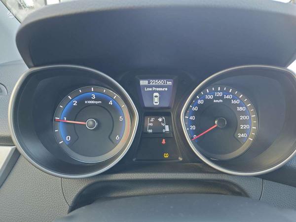 Hyundai i30 2017 in Kaunas on AUTOMOTO.COM.LV Grey Hyundai i30 2017 in Kaunas, with an engine capacity of 1.58 L and mileage of 226 thousand km for 6300 €, photo 5 on AUTOMOTO.COM.LV