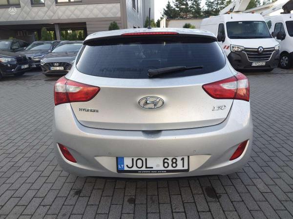 Hyundai i30 2017 in Kaunas on AUTOMOTO.COM.LV Grey Hyundai i30 2017 in Kaunas, with an engine capacity of 1.58 L and mileage of 226 thousand km for 6300 €, photo 6 on AUTOMOTO.COM.LV