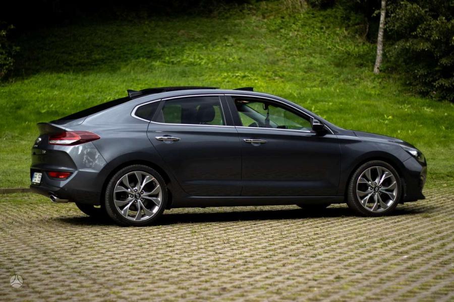 Pelēks Hyundai i30 2018 Viļņa, ar dzinēja tilpumu 1.35 L un nobraukumu 95 tūkst. km par 11500 €, foto 1 vietnē AUTOMOTO.COM.LV