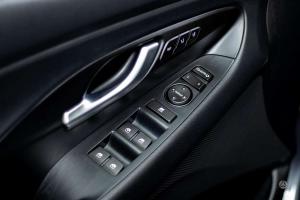 Pelēks Hyundai i30 2018 Viļņa, ar dzinēja tilpumu 1.35 L un nobraukumu 95 tūkst. km par 11500 €, foto 10 vietnē AUTOMOTO.COM.LV