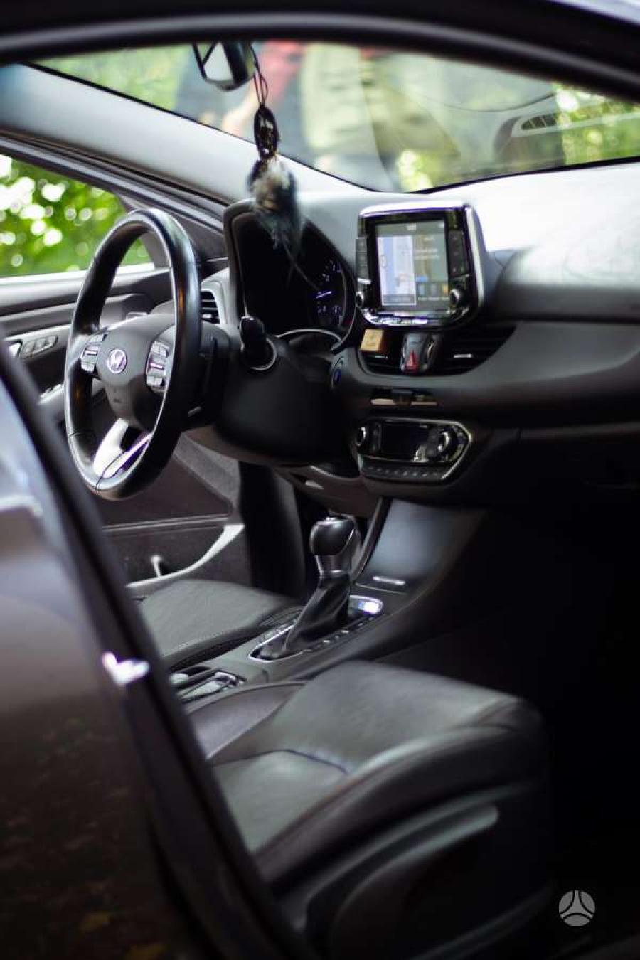 Pelēks Hyundai i30 2018 Viļņa, ar dzinēja tilpumu 1.35 L un nobraukumu 95 tūkst. km par 11500 €, foto 12 vietnē AUTOMOTO.COM.LV