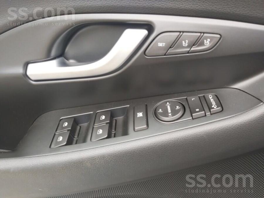Pelēks Hyundai i30 2020 Rīga, ar dzinēja tilpumu 1.40 L un nobraukumu 162 tūkst. km par 12300 €, foto 24 vietnē AUTOMOTO.COM.LV