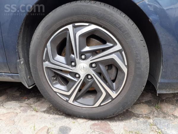 Pelēks Hyundai i30 2022 Rīga, ar dzinēja tilpumu 1.00 L un nobraukumu 47 tūkst. km par 13700 €, foto 4 vietnē AUTOMOTO.COM.LV