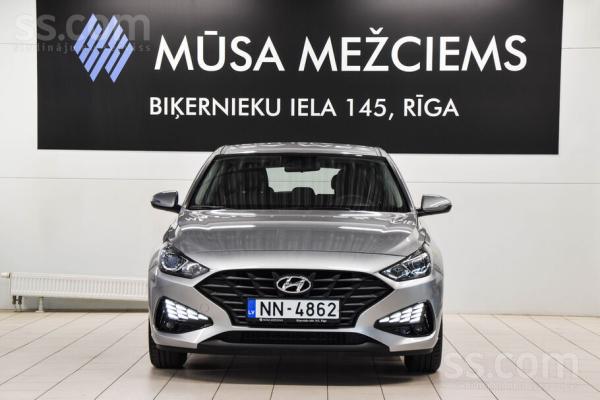Серый Хендай i30 2023 в Рига, объемом двигателя 1.50 л и пробегом 25 тыс. км за 12990 €, фото 2 на AUTOMOTO.COM.LV