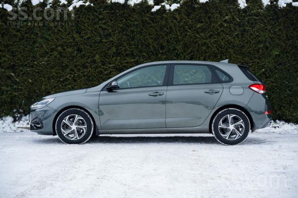 Pelēks Hyundai i30 2024 Rīga, ar dzinēja tilpumu 1.00 L un nobraukumu 24 tūkst. km par 18950 €, foto 9 vietnē AUTOMOTO.COM.LV