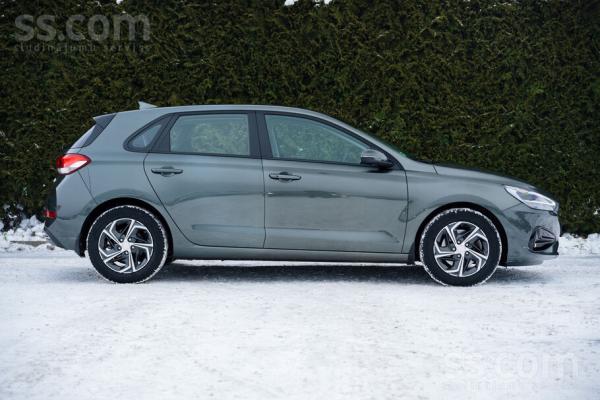 Grey Hyundai i30 2024 in Riga, with an engine capacity of 1.00 L and mileage of 25 thousand km for 18700 €, photo 4 on AUTOMOTO.COM.LV