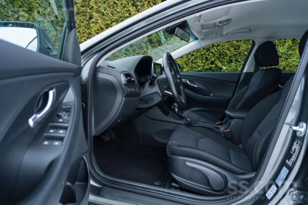Grey Hyundai i30 2024 in Riga, with an engine capacity of 1.00 L and mileage of 25 thousand km for 18700 €, photo 10 on AUTOMOTO.COM.LV