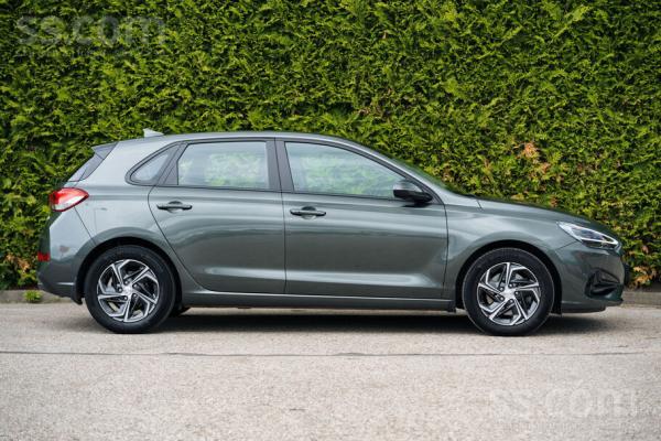 Pelēks Hyundai i30 2024 Rīga, ar dzinēja tilpumu 1.00 L un nobraukumu 54 tūkst. km par 18700 €, foto 4 vietnē AUTOMOTO.COM.LV