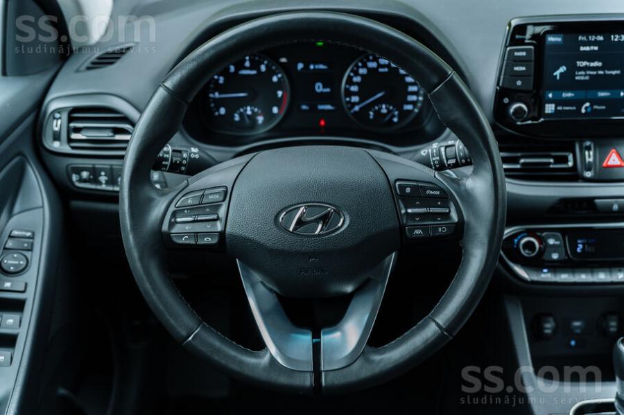 Pelēks Hyundai i30 2024 Rīga, ar dzinēja tilpumu 1.00 L un nobraukumu 54 tūkst. km par 17950 €, foto 24 vietnē AUTOMOTO.COM.LV