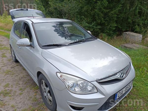 Grey Hyundai i30 2011 in Riga, with an engine capacity of 1.60 L and mileage of 320 thousand km for 1200 €, photo 1 on AUTOMOTO.COM.LV