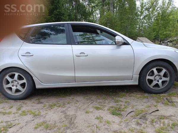 Grey Hyundai i30 2011 in Riga, with an engine capacity of 1.60 L and mileage of 320 thousand km for 1200 €, photo 3 on AUTOMOTO.COM.LV