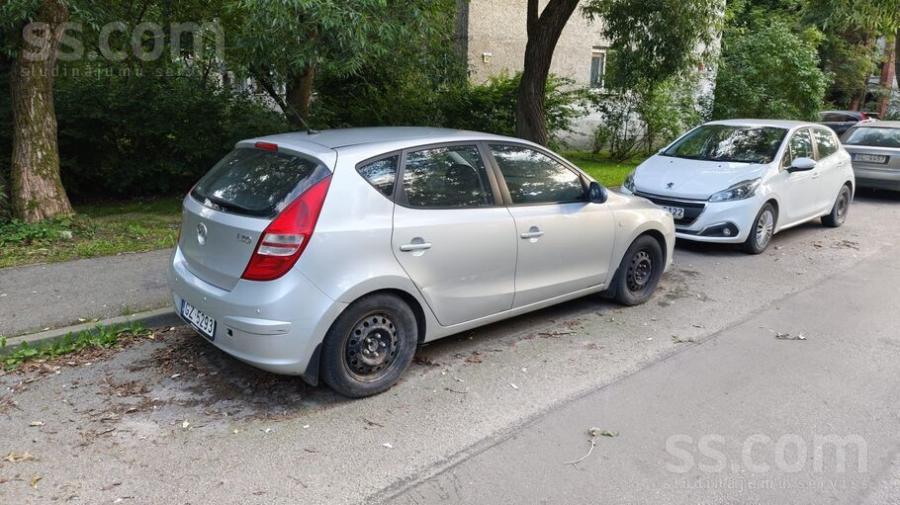 Pelēks Hyundai i30 2008 Rīga, ar dzinēja tilpumu 1.60 L un nobraukumu 206 tūkst. km par 2500 €, foto 4 vietnē AUTOMOTO.COM.LV
