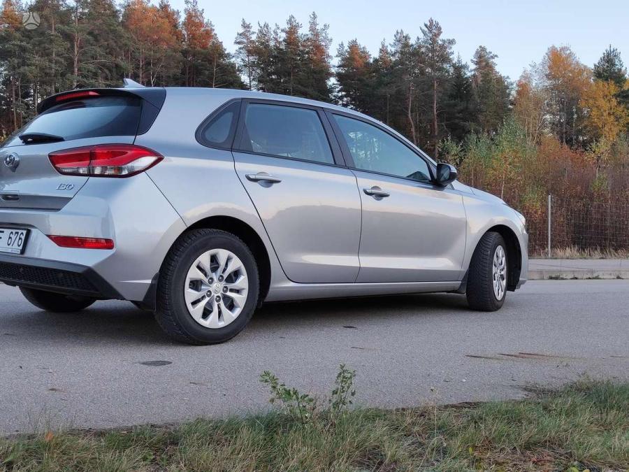Серый Хендай i30 2022 в Вильнюс, объемом двигателя 1.50 л и пробегом 57 тыс. км за 12600 €, фото 4 на AUTOMOTO.COM.LV