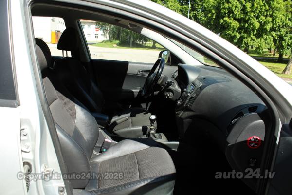 Grey Hyundai i30 2008 in Tartu, with an engine capacity of 2.00 L and mileage of 260 thousand km for 2499 €, photo 5 on AUTOMOTO.COM.LV