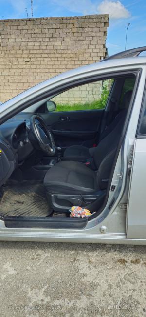Pelēks Hyundai i30 2009 Tallina, ar dzinēja tilpumu 2.00 L un nobraukumu 214 tūkst. km par 2500 €, foto 9 vietnē AUTOMOTO.COM.LV