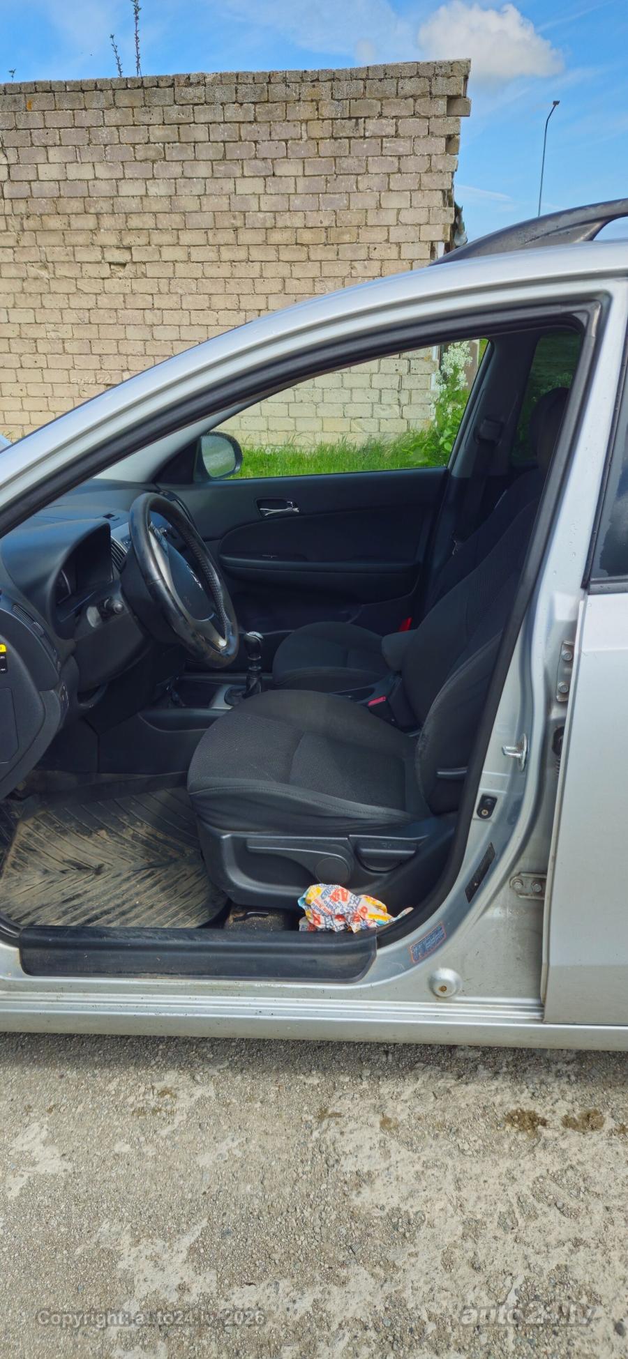 Pelēks Hyundai i30 2009 Tallina, ar dzinēja tilpumu 2.00 L un nobraukumu 214 tūkst. km par 2500 €, foto 9 vietnē AUTOMOTO.COM.LV