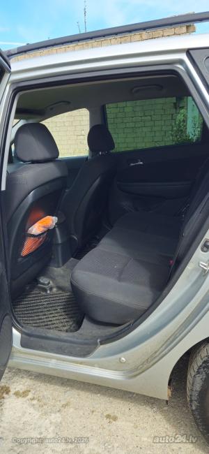 Pelēks Hyundai i30 2009 Tallina, ar dzinēja tilpumu 2.00 L un nobraukumu 214 tūkst. km par 2500 €, foto 10 vietnē AUTOMOTO.COM.LV