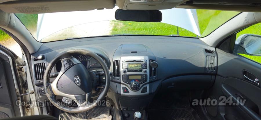 Pelēks Hyundai i30 2009 Tallina, ar dzinēja tilpumu 2.00 L un nobraukumu 214 tūkst. km par 2500 €, foto 16 vietnē AUTOMOTO.COM.LV