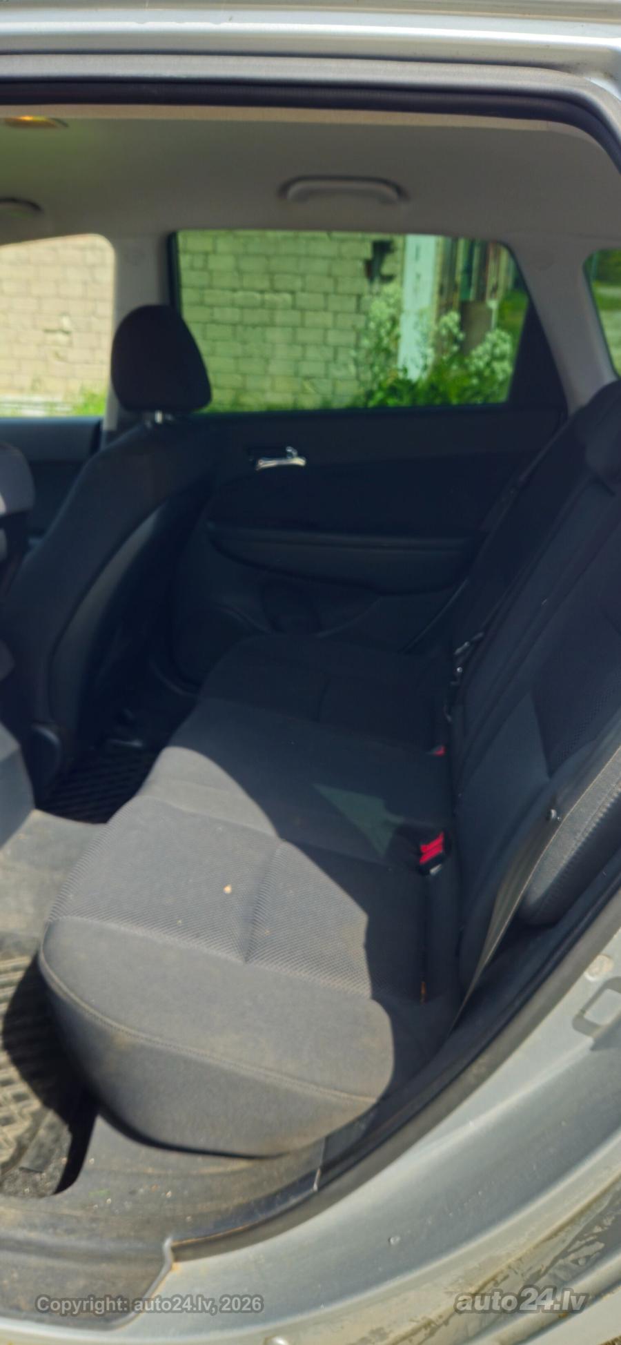 Pelēks Hyundai i30 2009 Tallina, ar dzinēja tilpumu 2.00 L un nobraukumu 214 tūkst. km par 2500 €, foto 18 vietnē AUTOMOTO.COM.LV