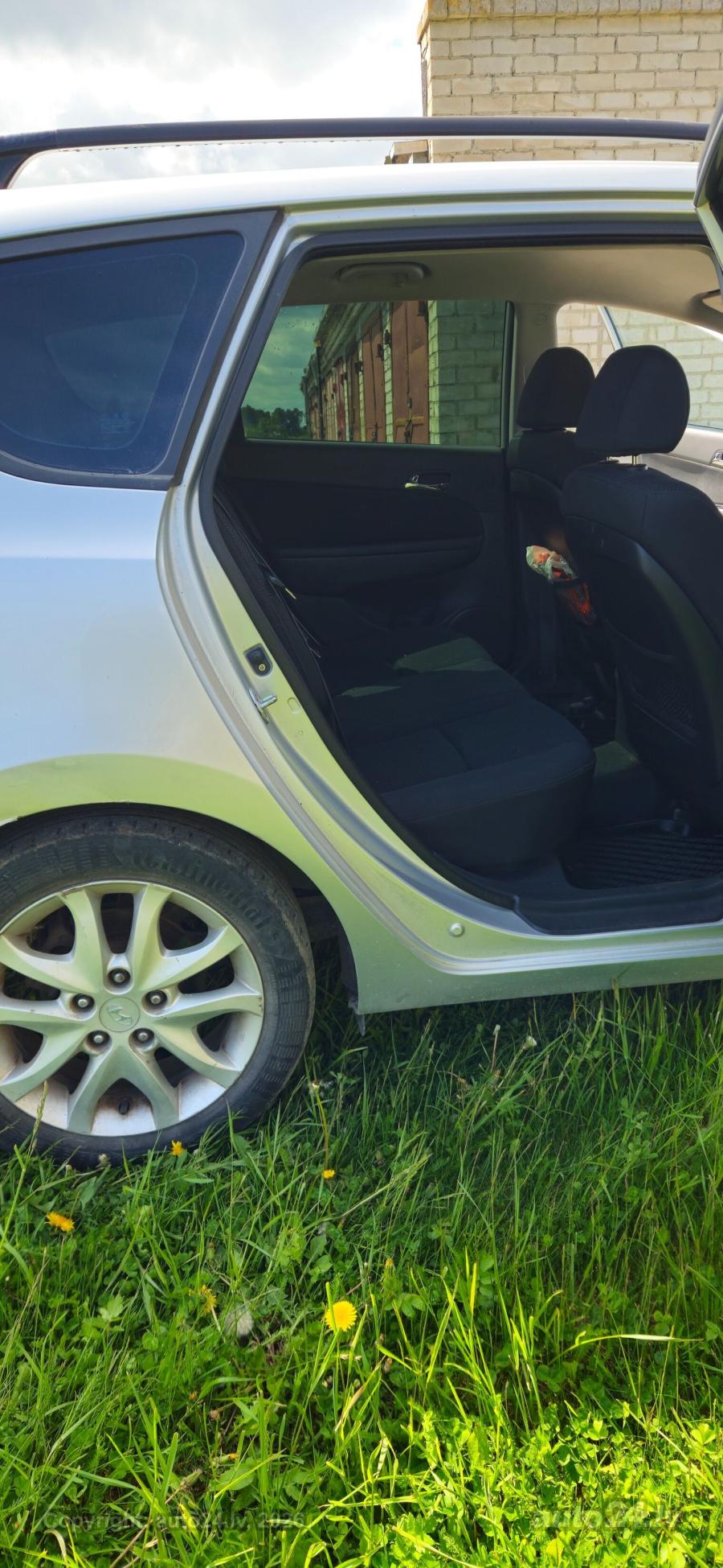 Pelēks Hyundai i30 2009 Tallina, ar dzinēja tilpumu 2.00 L un nobraukumu 214 tūkst. km par 2500 €, foto 20 vietnē AUTOMOTO.COM.LV