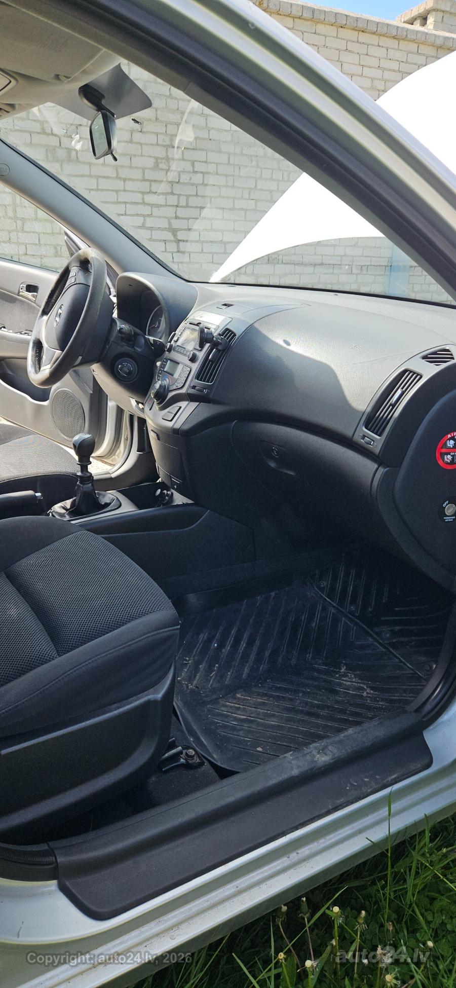 Pelēks Hyundai i30 2009 Tallina, ar dzinēja tilpumu 2.00 L un nobraukumu 214 tūkst. km par 2500 €, foto 22 vietnē AUTOMOTO.COM.LV