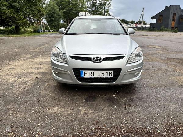 Pelēks Hyundai i30 2009 Kauņa, ar dzinēja tilpumu 1.60 L un nobraukumu 208 tūkst. km par 2300 €, foto 1 vietnē AUTOMOTO.COM.LV
