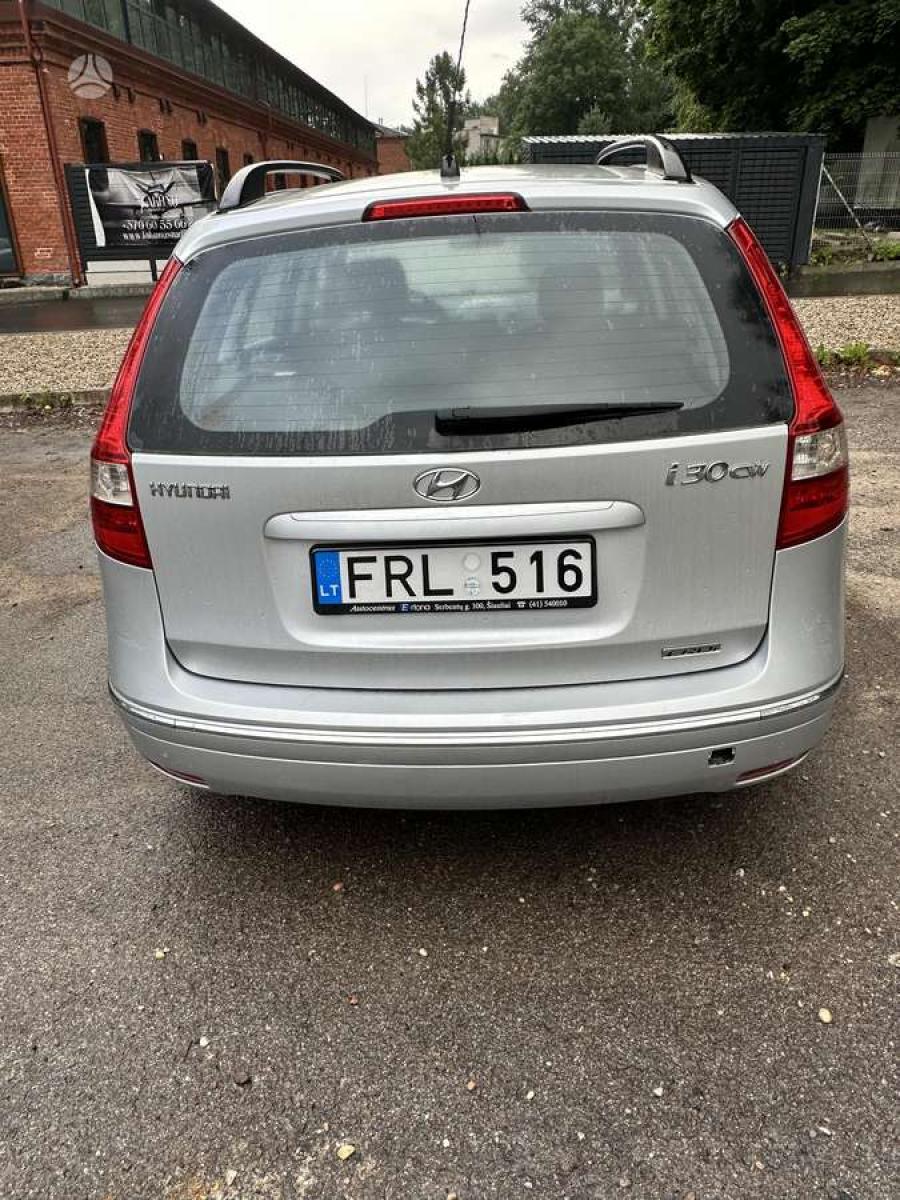 Grey Hyundai i30 2009 in Kaunas, with an engine capacity of 1.60 L and mileage of 208 thousand km for 2300 €, photo 3 on AUTOMOTO.COM.LV