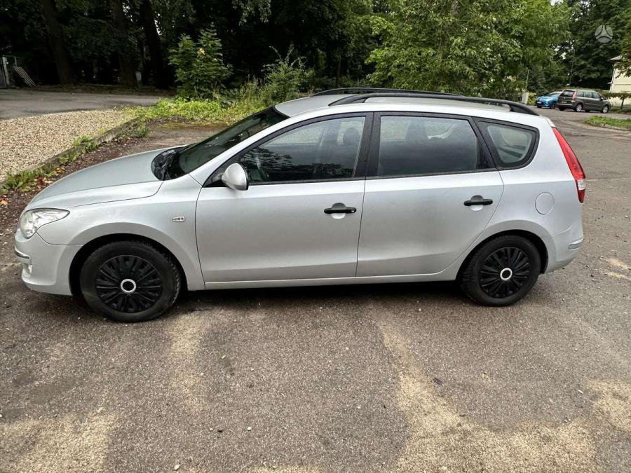 Grey Hyundai i30 2009 in Kaunas, with an engine capacity of 1.60 L and mileage of 208 thousand km for 2300 €, photo 4 on AUTOMOTO.COM.LV
