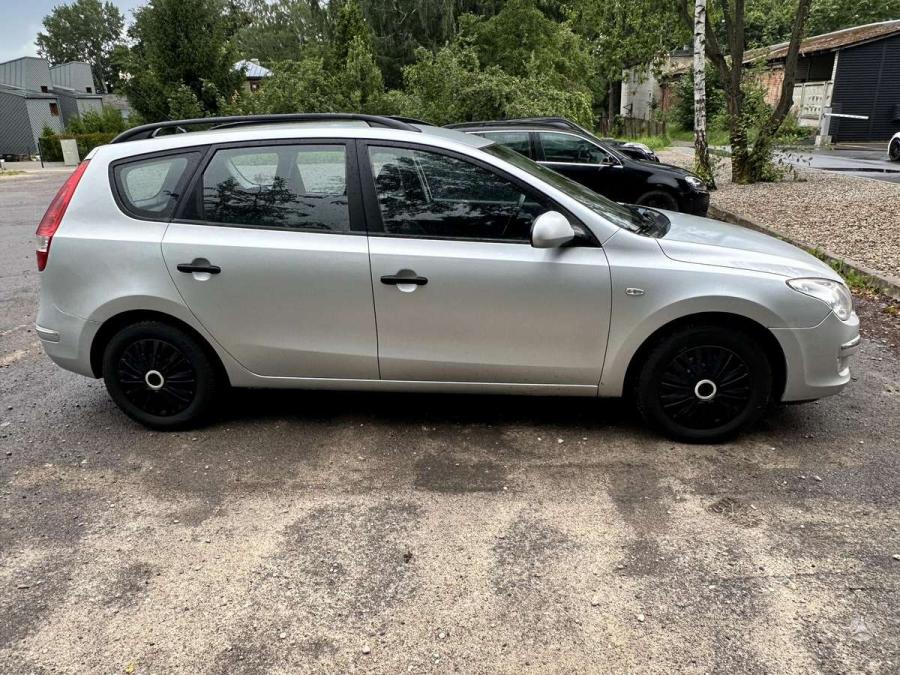 Grey Hyundai i30 2009 in Kaunas, with an engine capacity of 1.60 L and mileage of 208 thousand km for 2300 €, photo 5 on AUTOMOTO.COM.LV