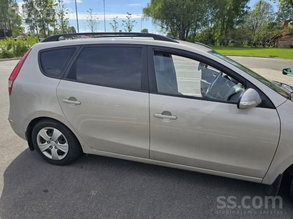 Grey Hyundai i30 2009 in Riga, with an engine capacity of 1.60 L and mileage of 277 thousand km for 1190 €, photo 1 on AUTOMOTO.COM.LV