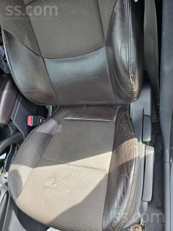 Grey Hyundai i30 2009 in Riga, with an engine capacity of 1.60 L and mileage of 277 thousand km for 1190 €, photo 3 on AUTOMOTO.COM.LV